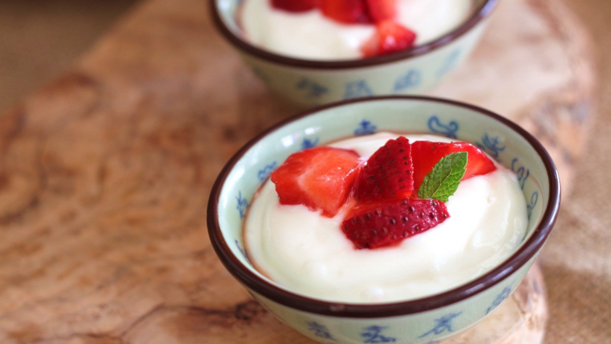 Vietnamese Yogurt with Fruits Recipe